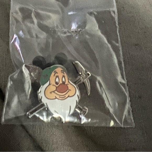 Disney | Other | Disney Pin Bashful Hidden Mickey Wdw The Seven Dwarfs ...